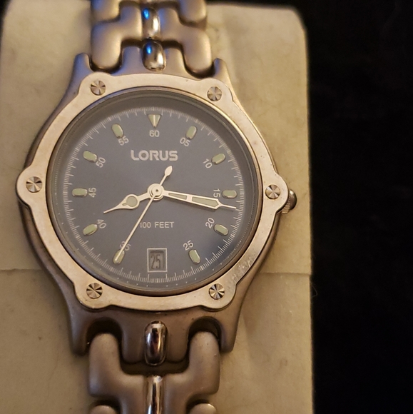 lorus | Accessories | Lorus Mens Water Resistant Watch Looks Great ...